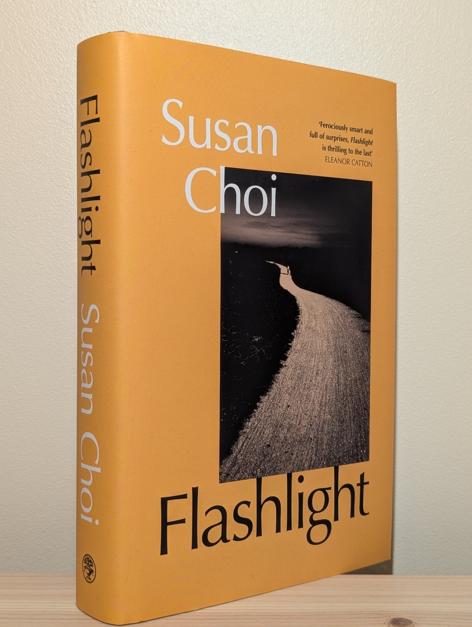 Flashlight by Susan Choi (First Edition) – Fialta Books